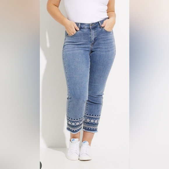 CHARLIE B | Jeans | Charlie B Blue Y2k Embroidered Freyed Hem Boho Chic ...